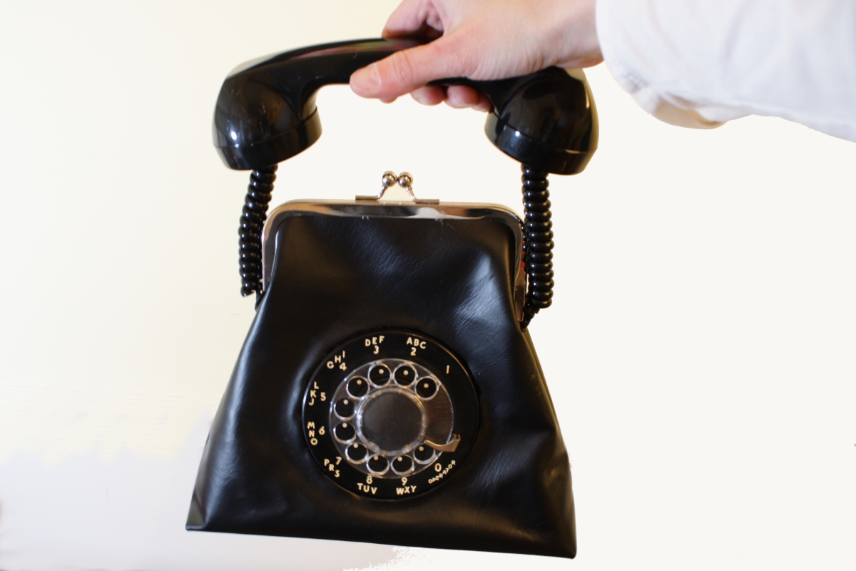 Kitsch N Sink Studio: Retro Phone Purse..A real conversation piece..lol