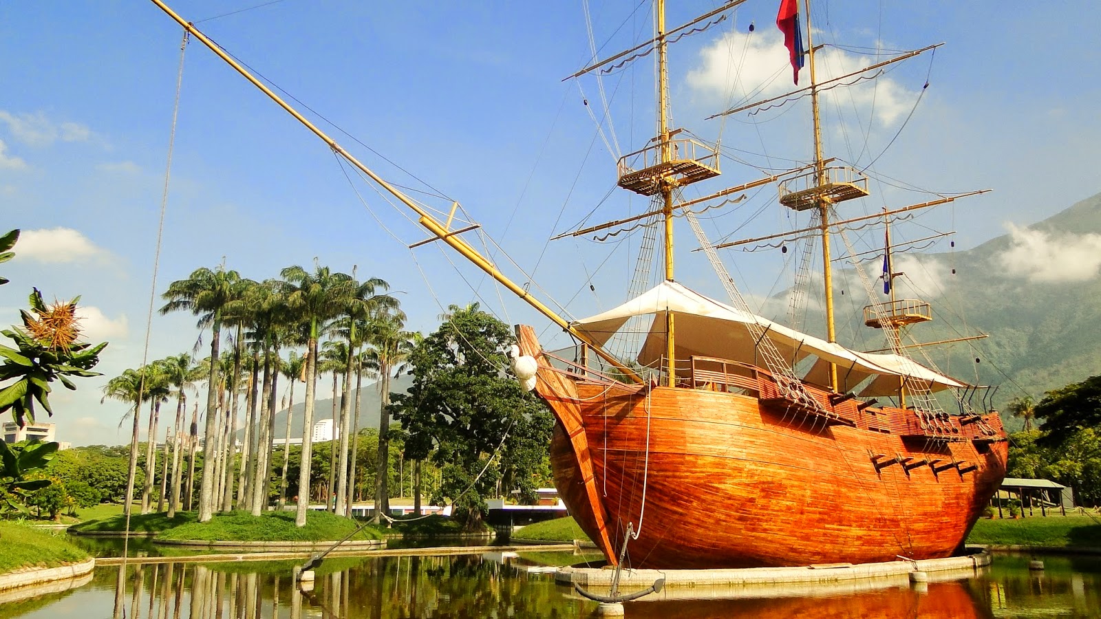 Parque Generalísimo Francisco de Miranda: Buque Leander suma tres años ...