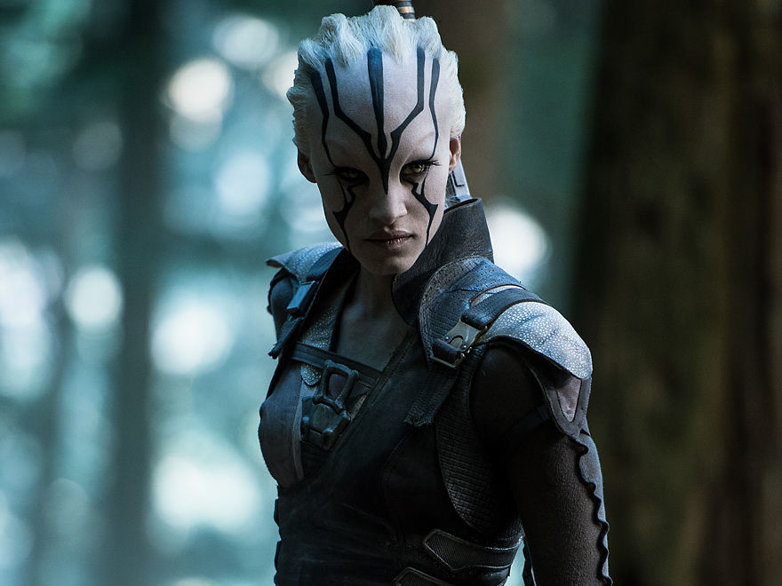 Star Trek Beyond: Deep in Space, a Crew Bands Together - MovieManifesto