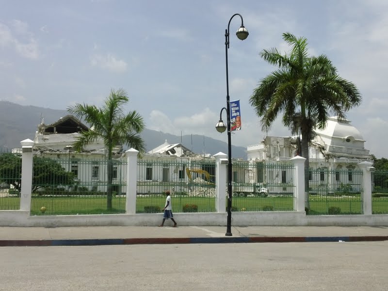 Lafrance en Haiti: Une petite visite au Marché Hyppolite (marché en fer)
