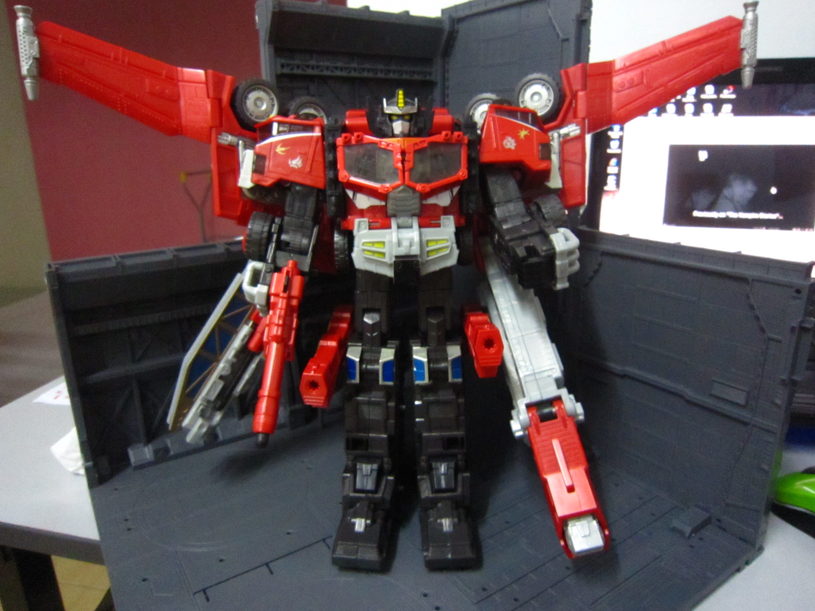 Totally Toys: Transformers Cybertron - Galaxy Force Optimus Prime