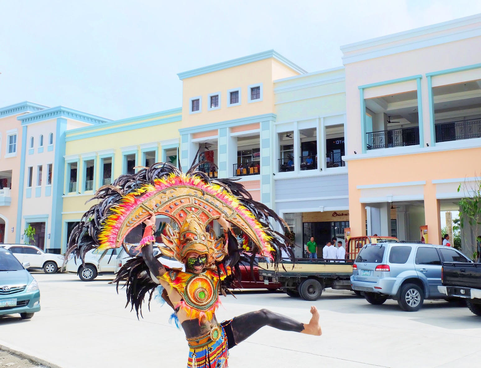 Megaworld's Festive Walk Parade opens | Randomly Candid
