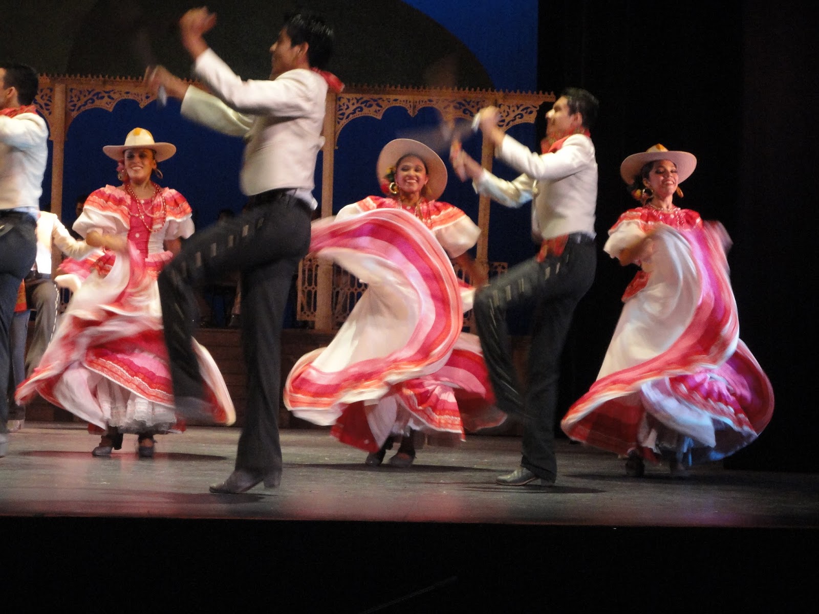 LA ENSEÑANZA DE LA DANZA FOLKLÓRICA EN EDUCACIÓN PRIMARIA: VESTUARIO ...