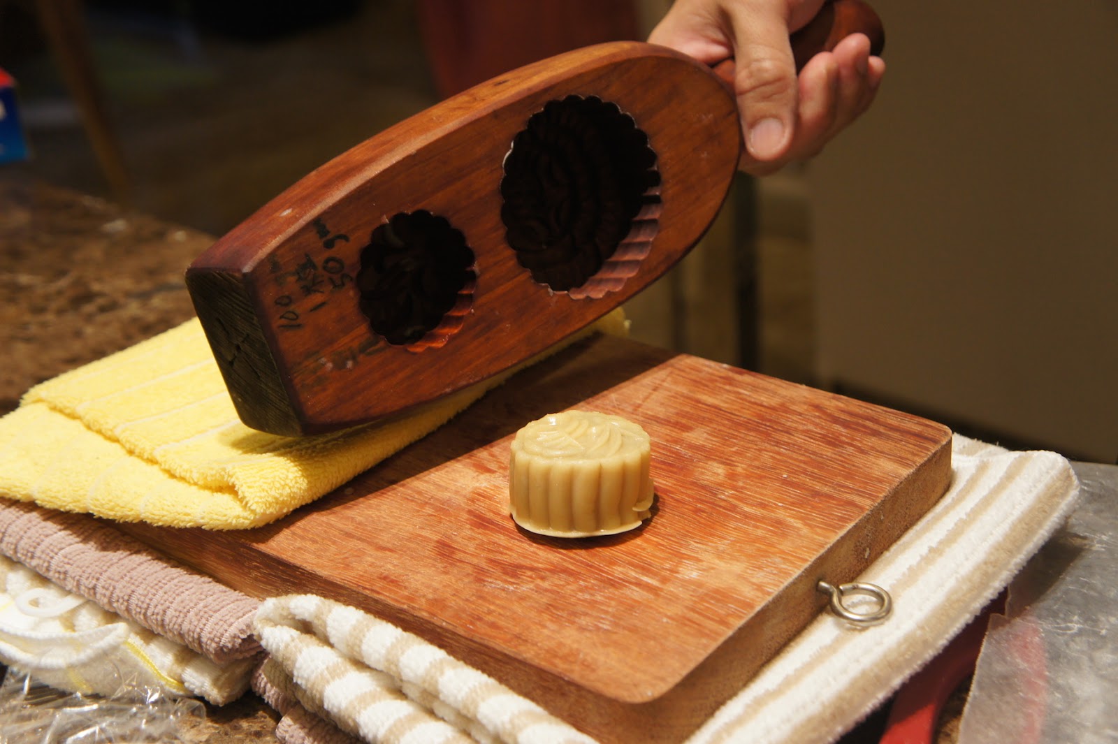 Say My Kitchen: Homemade Traditional Mooncakes 传統莲蓉月饼