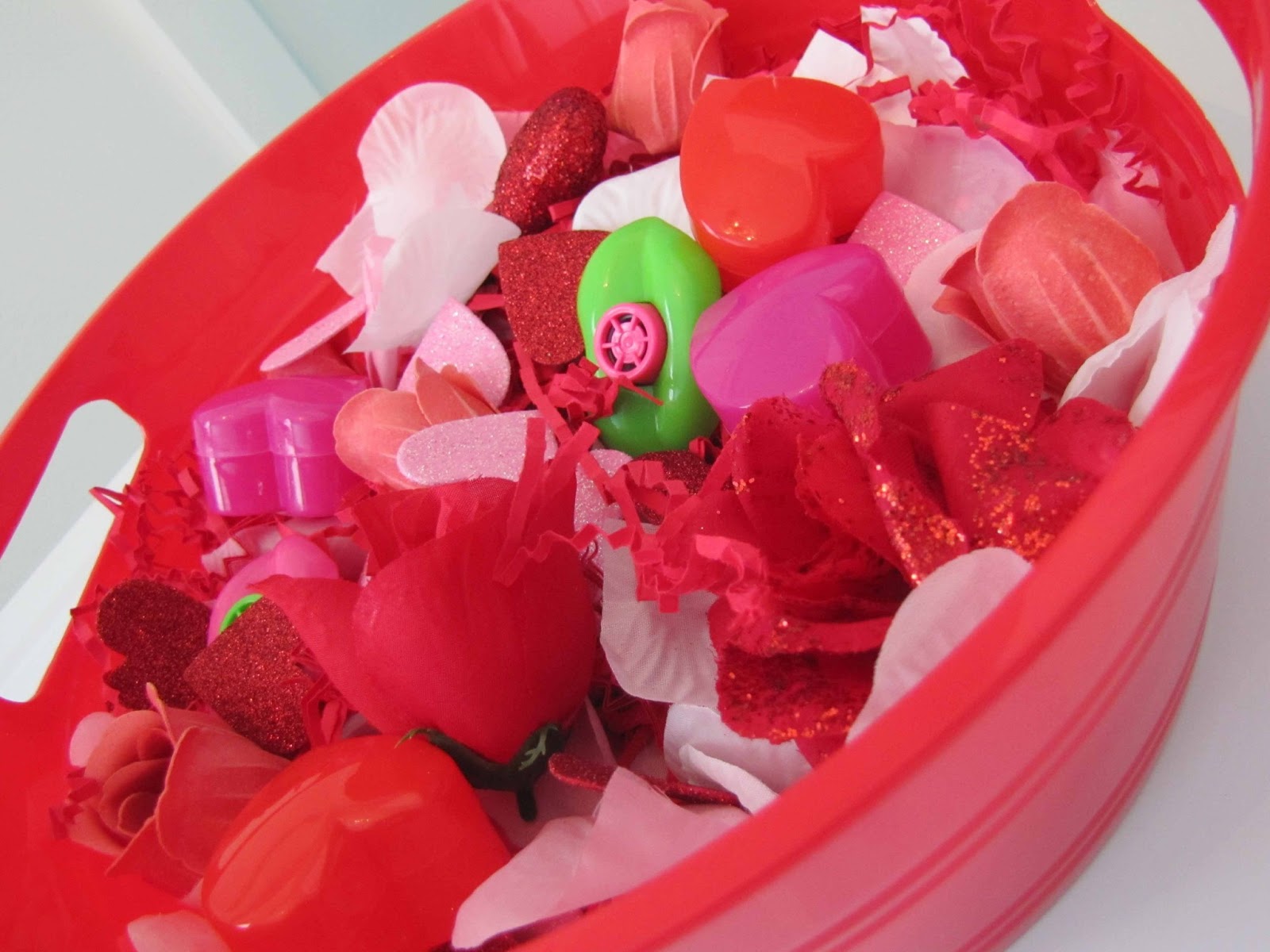 How to Make a Valentine's Day Sensory Bin | School Time Snippets
