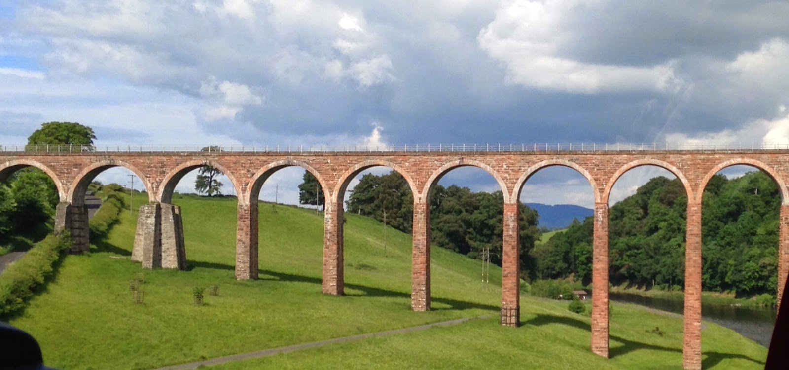 Hannaround the World : Scotland to England