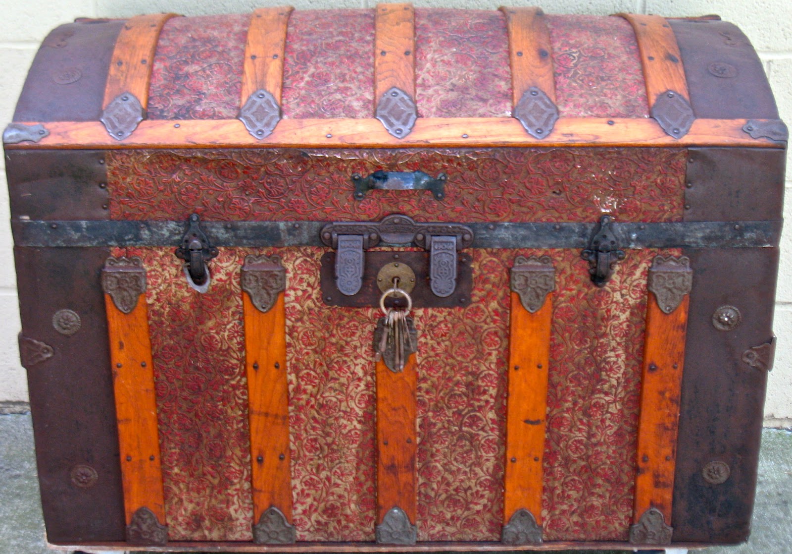 The Craftsman: Beautiful Red Tin Trunk