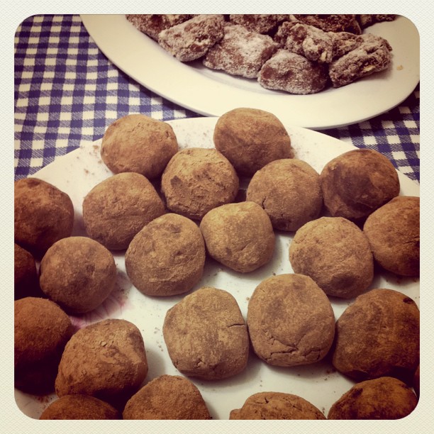 TRUFAS DE AVELÃS E PALHA ITALIANA