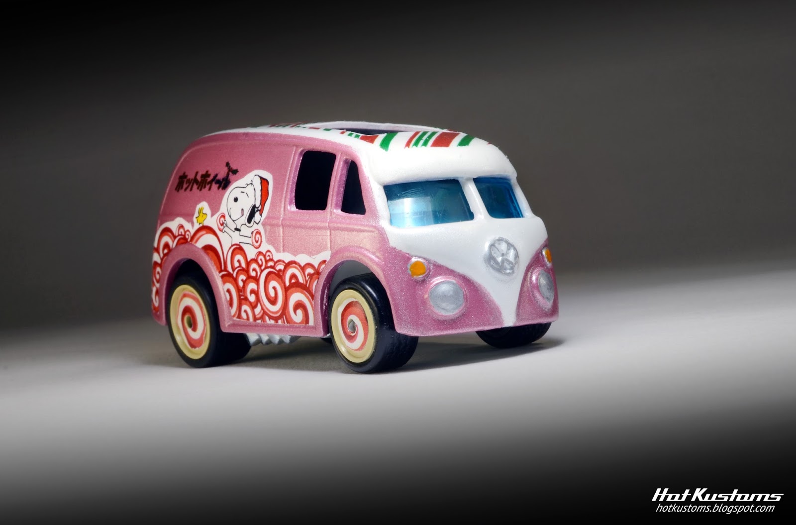 Hot Kustoms Mini Cars: Happy Holidays Peanuts Volkswagen Candy Delivery Bus