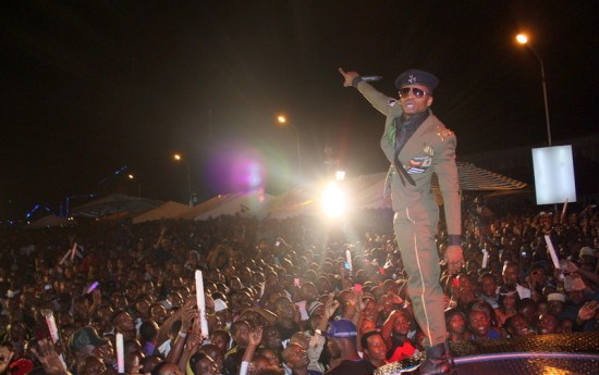 MATUKIO @ MICHUZI BLOG: Diamond atua Mbagala kwa chopa