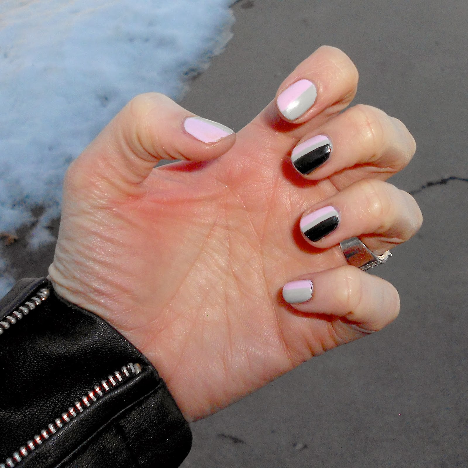 kiki mamma : My Review on Vinylux: The Golden Nail Polish