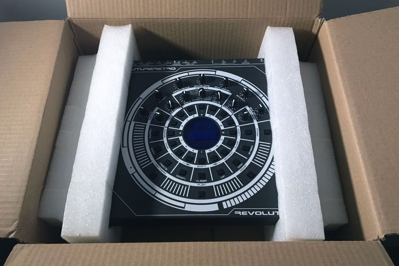 MATRIXSYNTH: Future Retro Revolution - Analog Monophonic Synthesizer