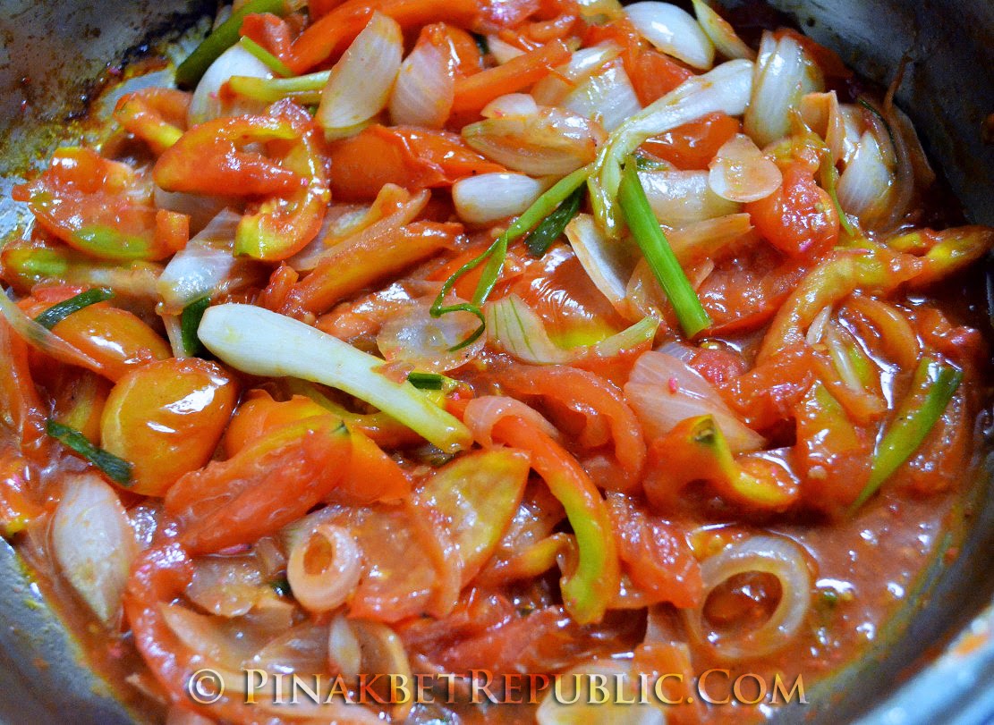 ginisa a kamatis ken lasona iti bugguong, sautéd tomato and onions in ...