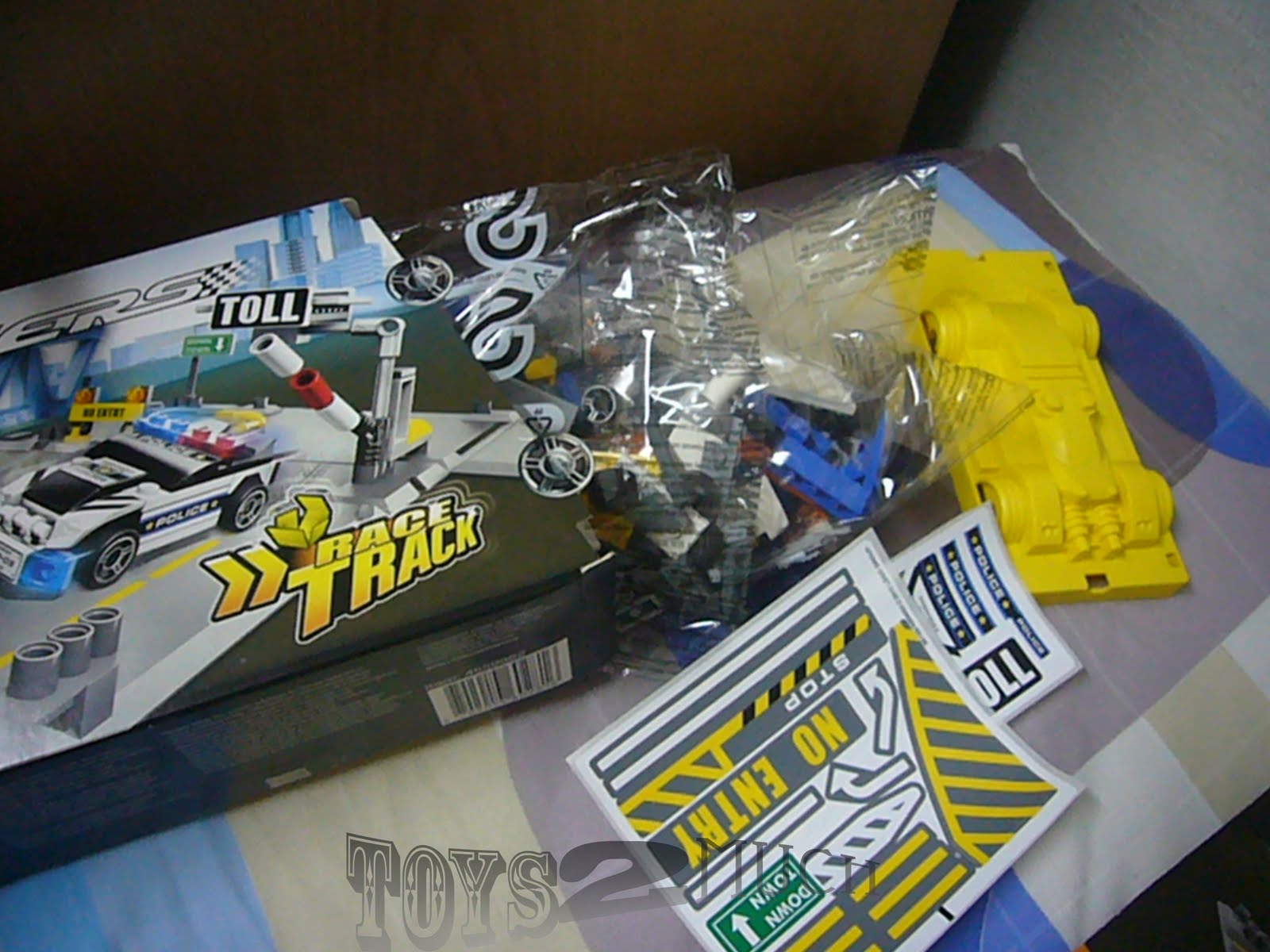 TOYS2MUCH: LEGO Racers 8197