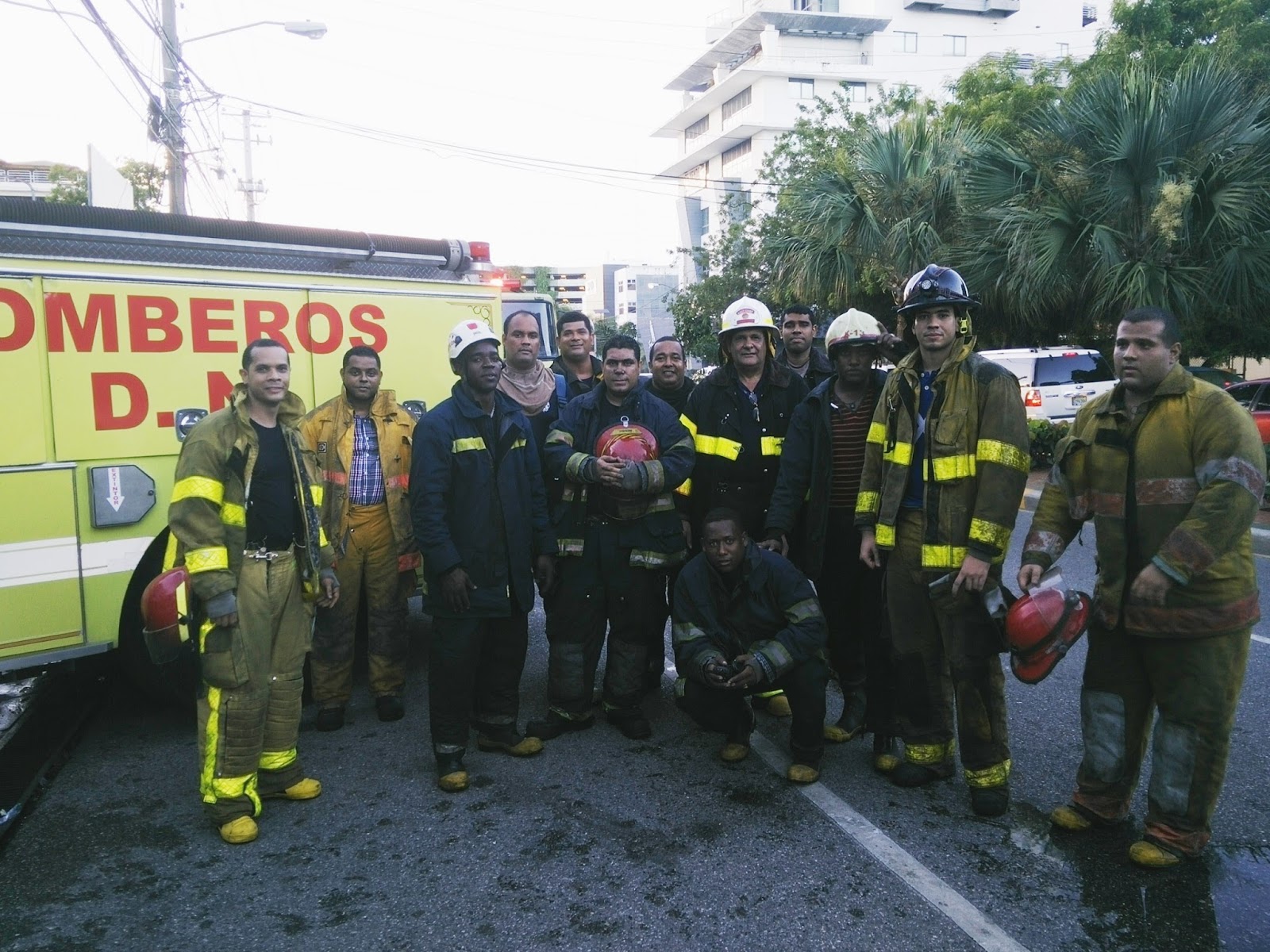 BRIGADA ESPECIAL EMPRESARIAL (BEE): La Brigada BEE saluda al equipo de ...