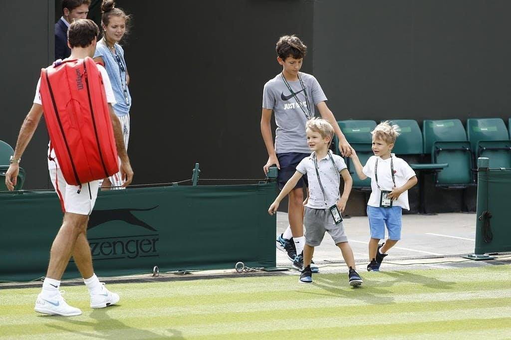 RANDOM THOUGHTS OF A LURKER: Roger Federer enjoying family time on ...
