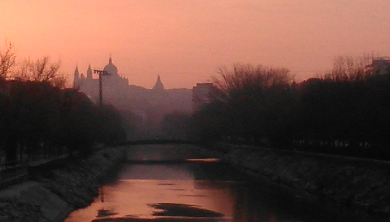 Caminando por Madrid: Amanece en el río