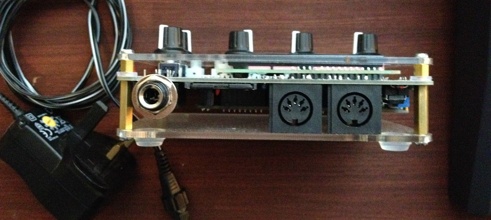 MATRIXSYNTH: Groovesizer TB2 analog synthesiser - 4 voice paraphonic wavetable synth