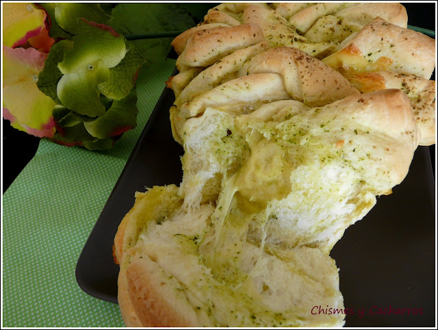 Pan con Pesto y Queso - Chismes y Cacharros