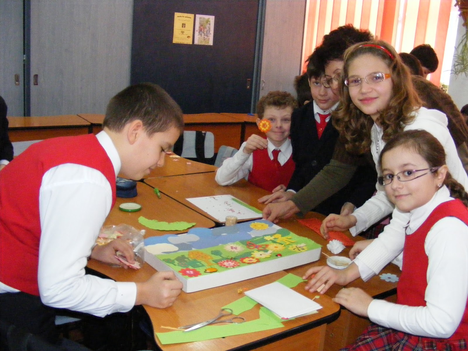 Atelierul Insorit: Activitati scolare