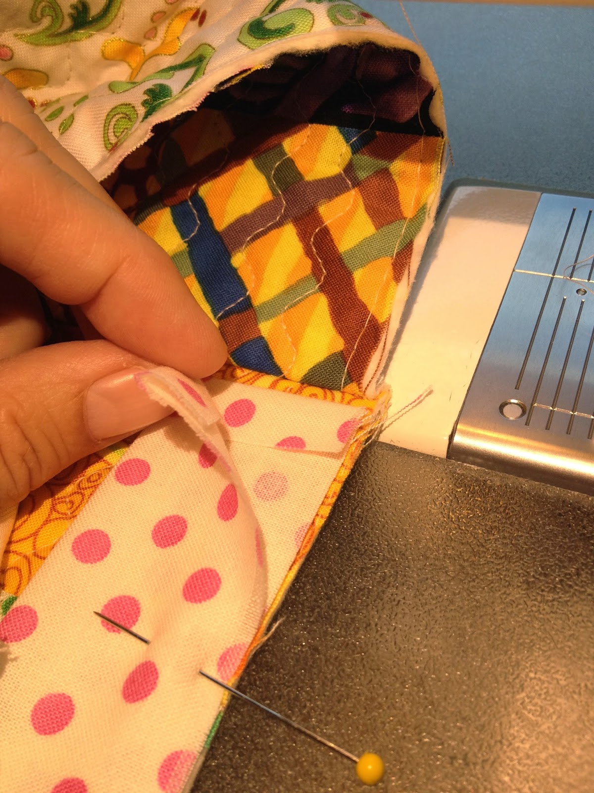 Susan's Quilt Creations: Super Easy Fabric Basket tutorial