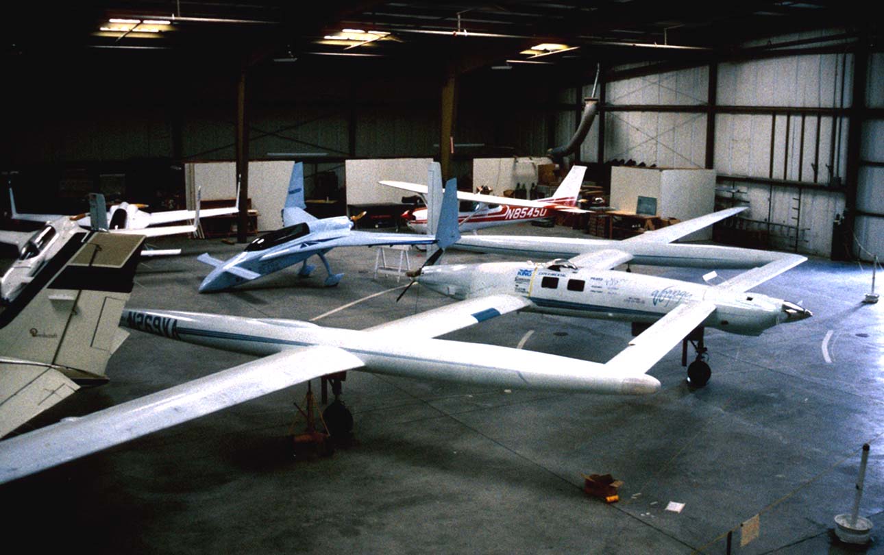 nhungdoicanh: Rutan 76 Voyager