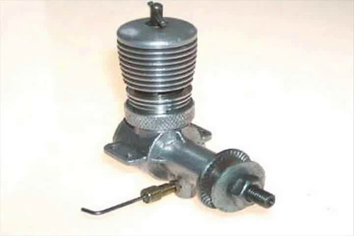 Vintage Model Airplane Engines Running: Kestrel 1,9 cc diesel aprox 1949