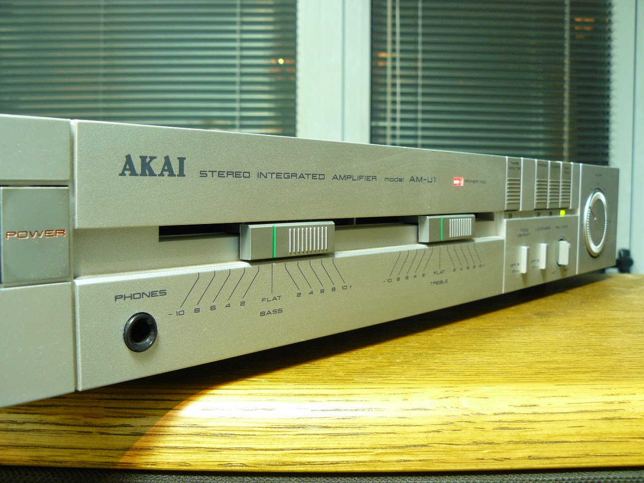 Akai AM-U1 - Integrated Amplifier | AudioBaza