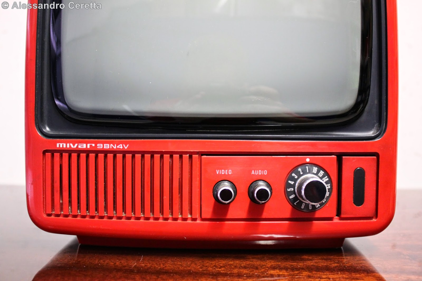 Vintage Electronics Museum: Mivar 9BN4V