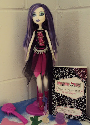 Monster High's Up Close and Personal with Spectra Vondergeist ...