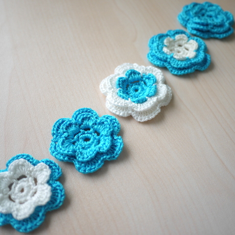 patch.stitch.button: Crochet Flowers in Blue