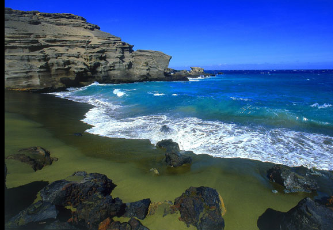 LOS PARAISOS MARÍTIMOS: Playas con arenas de color
