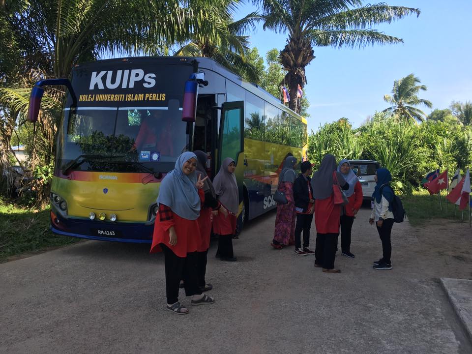 WADI BAS & VAN: Perkhidmatan Bas Persiaran dan Van di Kangar Perlis