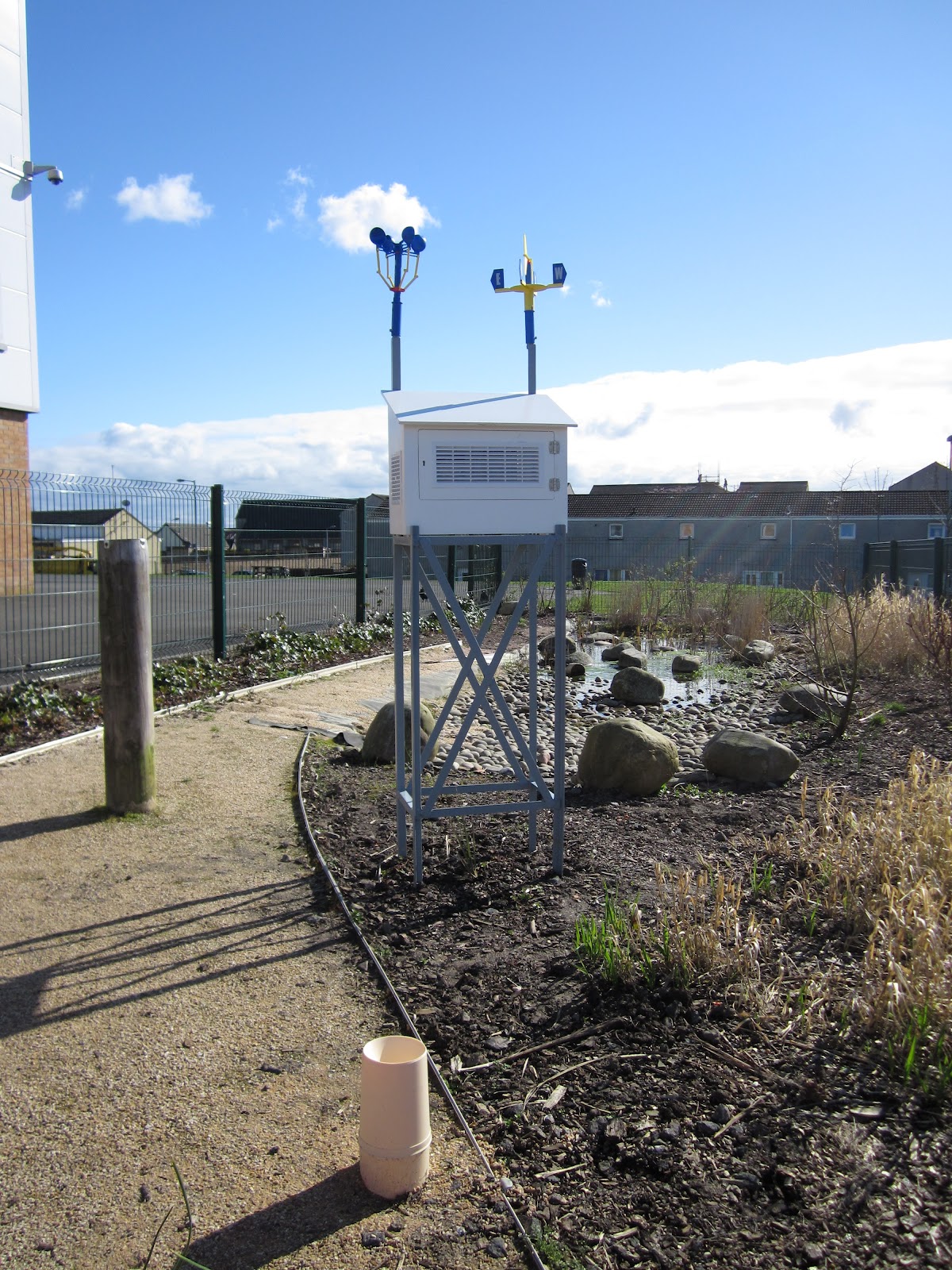 clydebankgeography: Our new weather station!