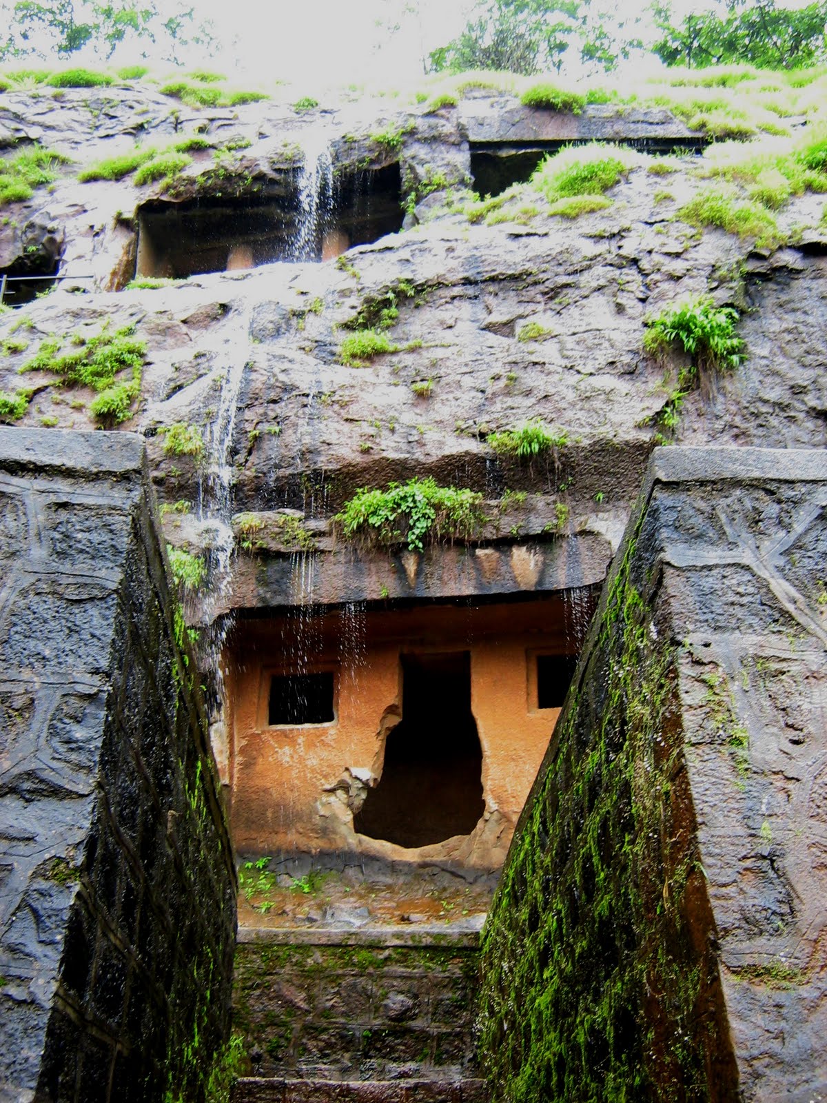 Travelz Unlimited: Gandhar Pale Cave, Mahad : A Photo Feature