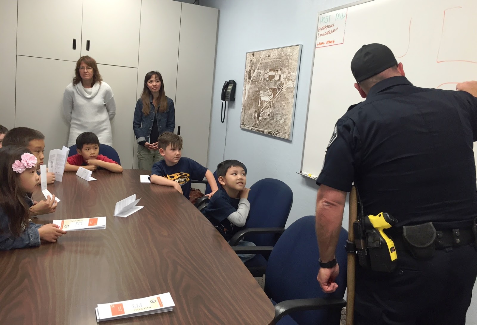 Los Al PD News: Cub Scout Pack 601 visits the Police Department