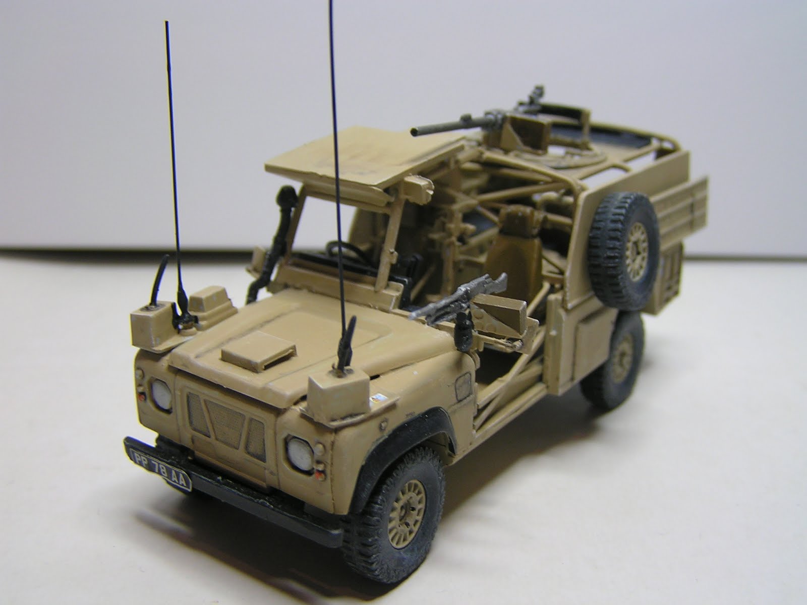 WoldsModelClub: More 1/48 Land Rovers and troops from Airfix