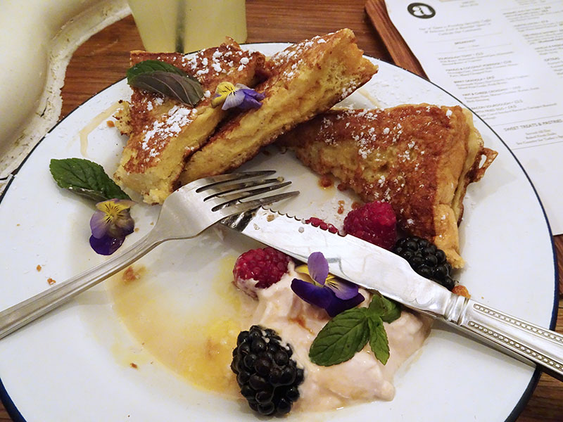 Sentimental in Berlin Blog: Gorgeous brunch in London's public toilets