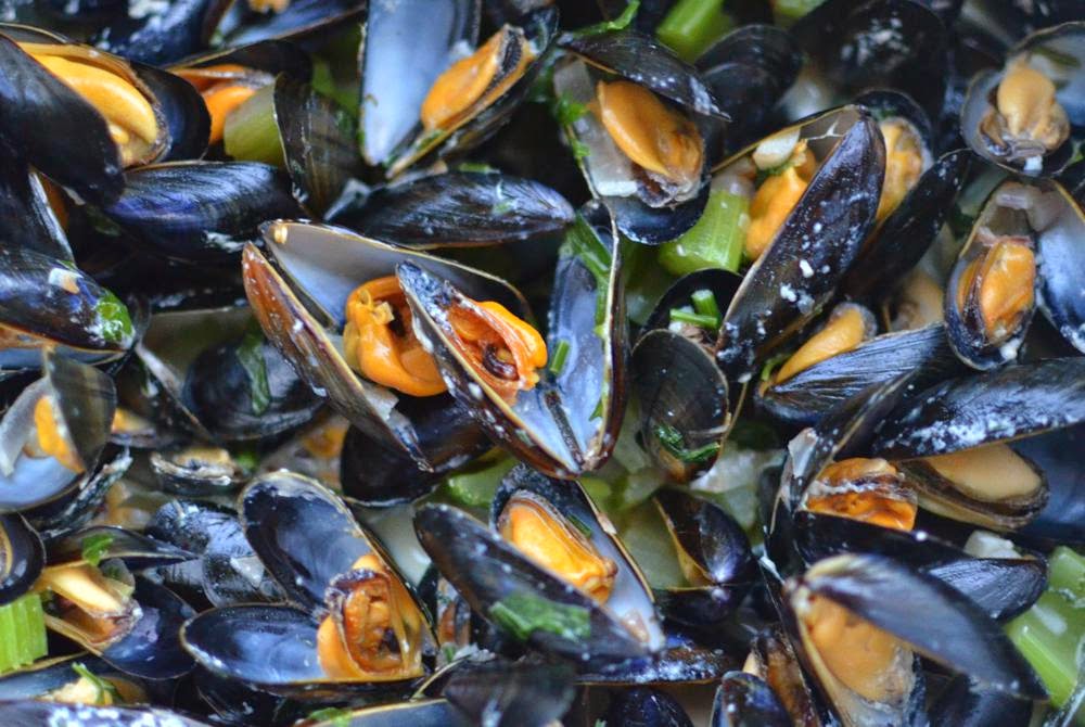 Day by Day - Recipe: Moules marinière - Mussels marinara
