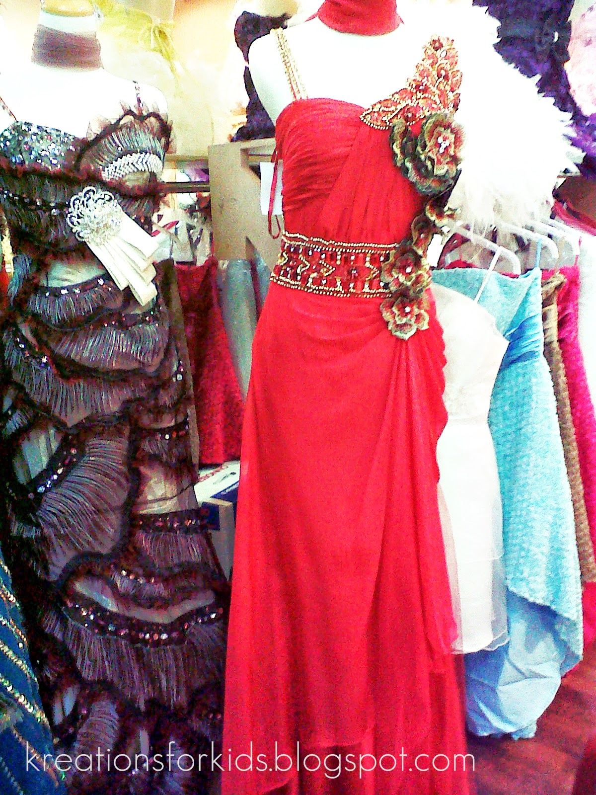 Gambar Model Gaun Wanita Terbaru | Fashion Terbaru