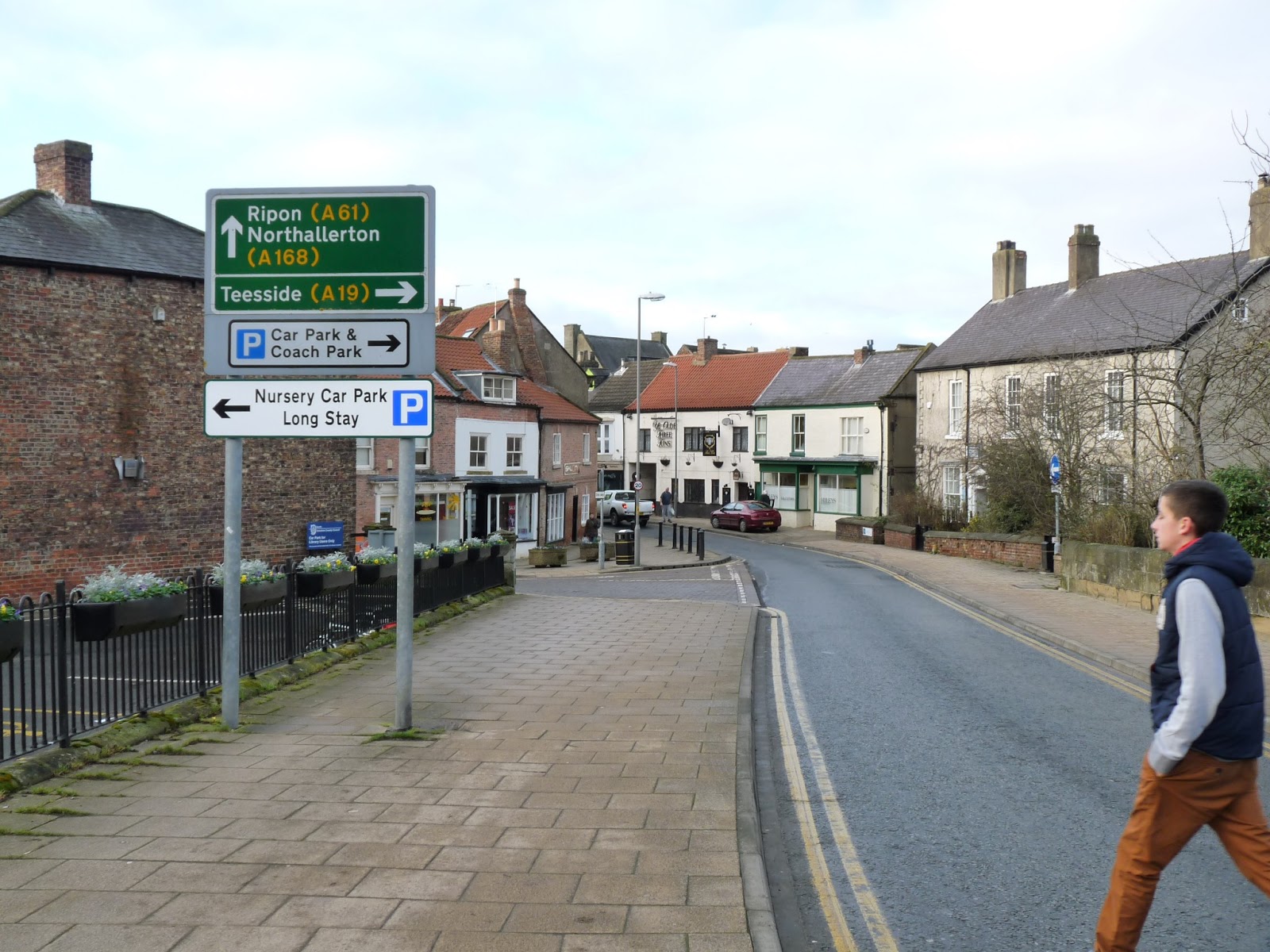Barry In Thirsks Adventures: Following the footpath along Cod Beck ...