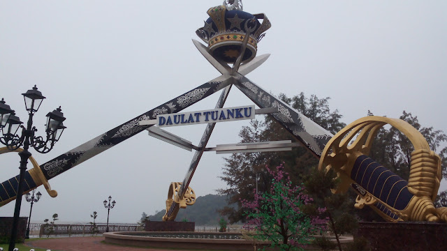 TUGU MAHKOTA JOHOR DAYA TARIKAN PELANCONG DI JETI MERSING