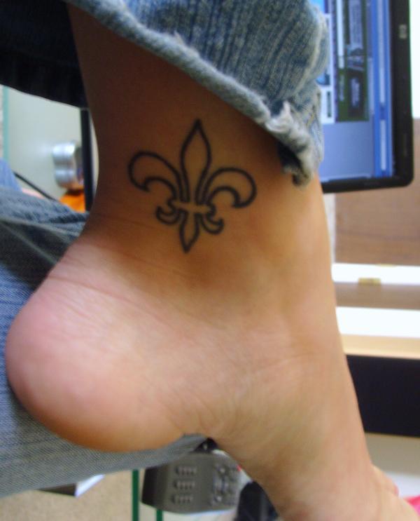 38 Mesmerizing Ankle Tattoos For Women - Dmeaon Inc.