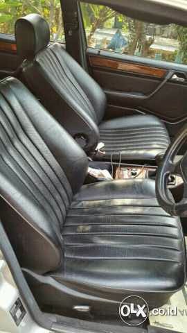 Mercy E220 / W124 1994 Silver Mt - Mercy Bekas - Barang Second Tapi Bagus