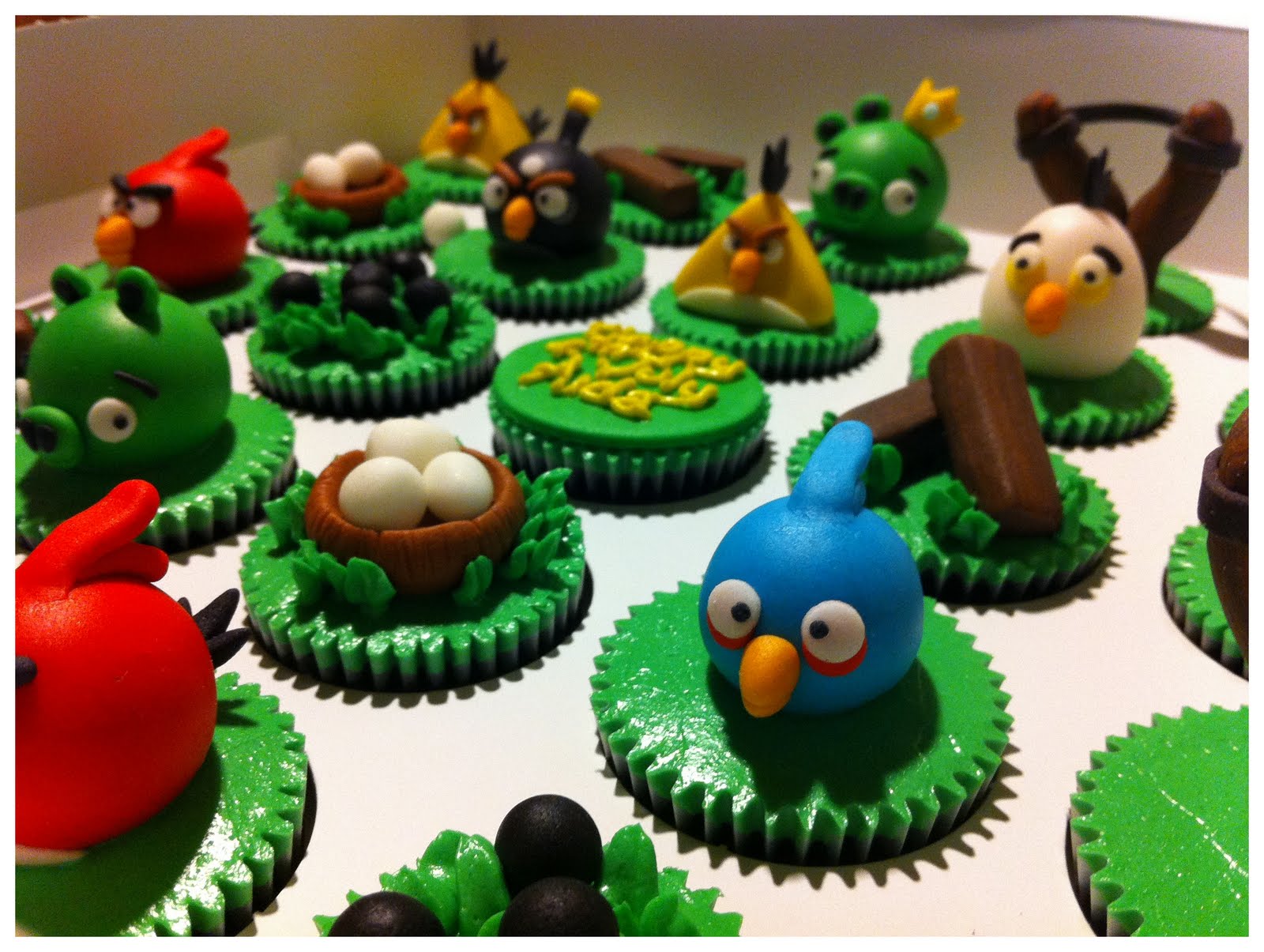 J's Cakes: Angry Birds Cupcakes