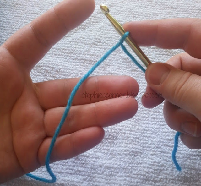 Stephie's Corner: crochet 101 :: slip knot