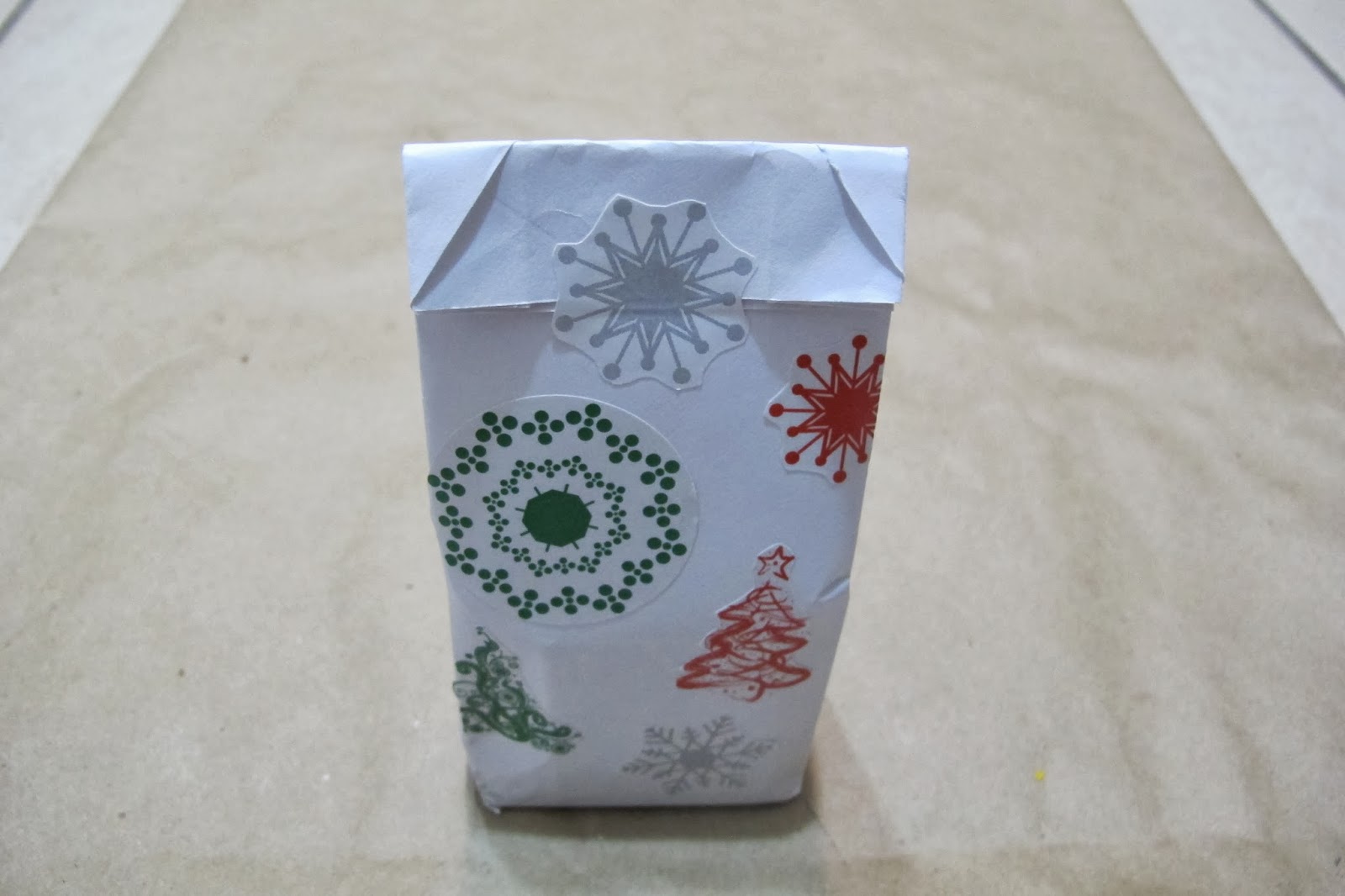 One Thousand Looks: DIY ENVELOPE GIFT BAGS