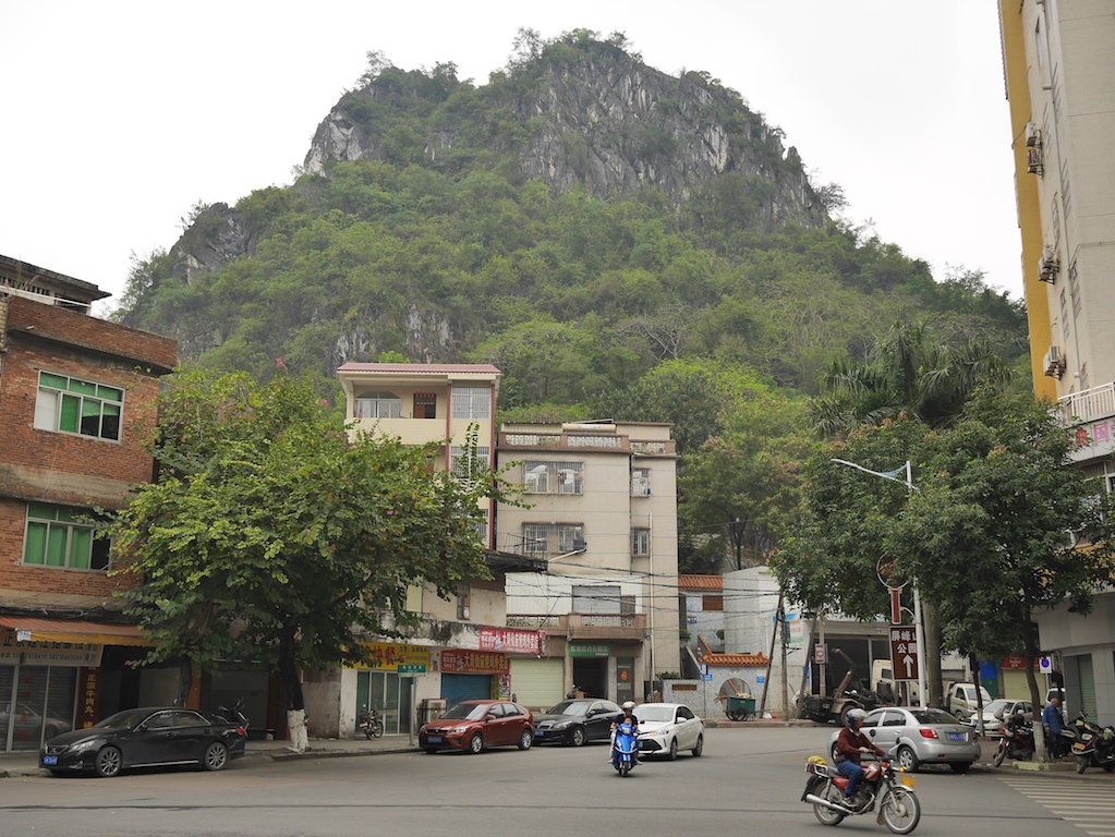 Two Urban Views of Pingfeng Hill in Yunfu - Isidor's Fugue