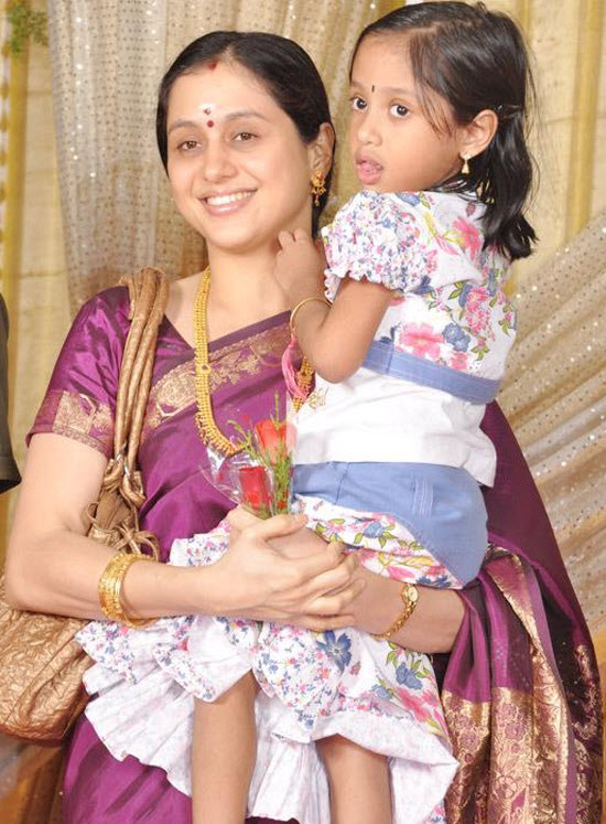 All World Wallpapers: Devayani With her Kids Pics
