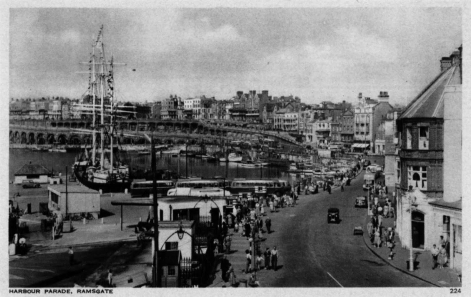 thanetonline: All pictures today of The Sailing Ship Bounty in Ramsgate ...